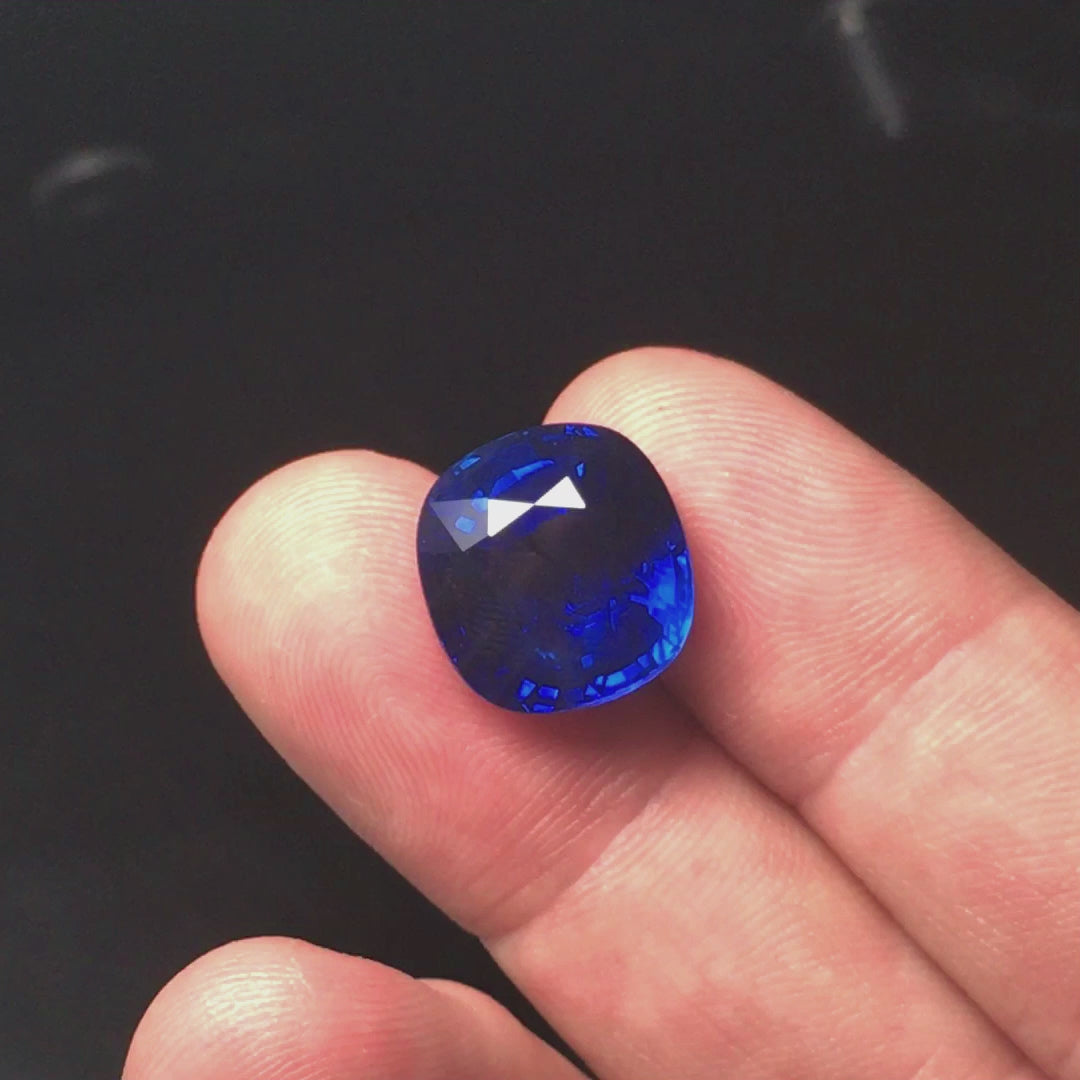 ~30ct Cornflower Blue Sapphire – Kashmir Blue